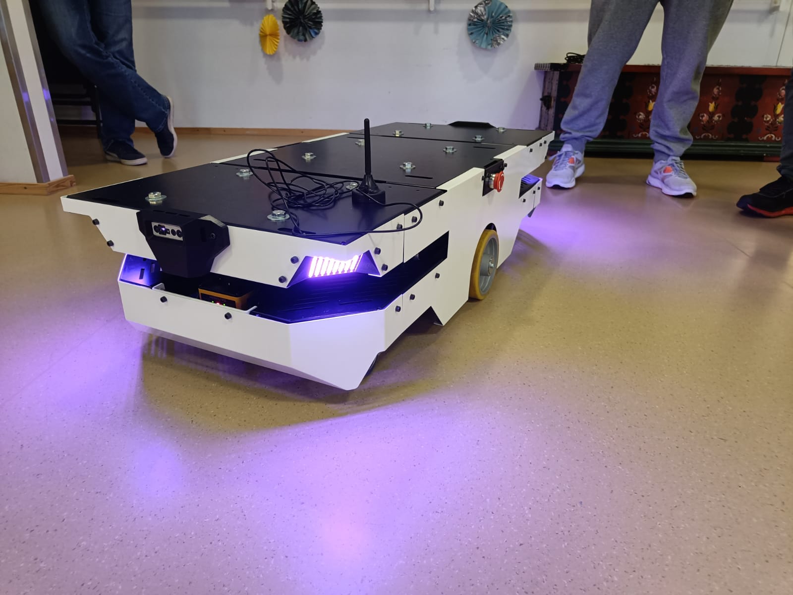 Logistiikkarobotti – hoitajan uusi työkaveri? - Riihimäen Robotiikkakampus